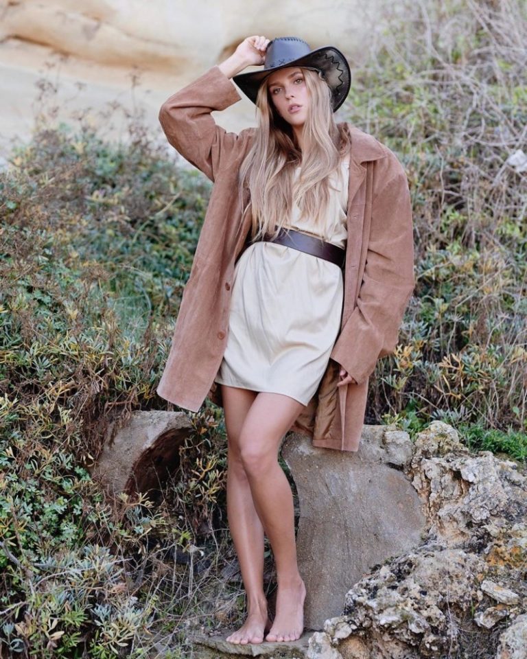 Alisa Z - Six Management